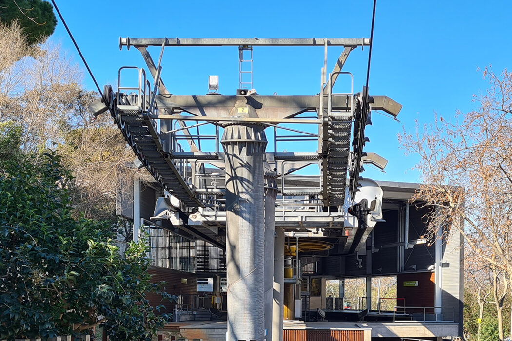 2007. New cable car stations in Montjuïc Park, Barcelona - Forgas ...